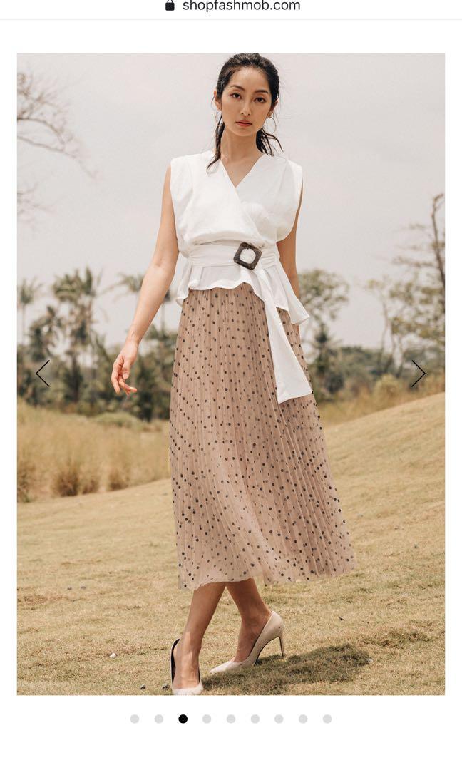 Shantel buckle top (white), Women's Fashion, Tops, Sleeveless on Carousell