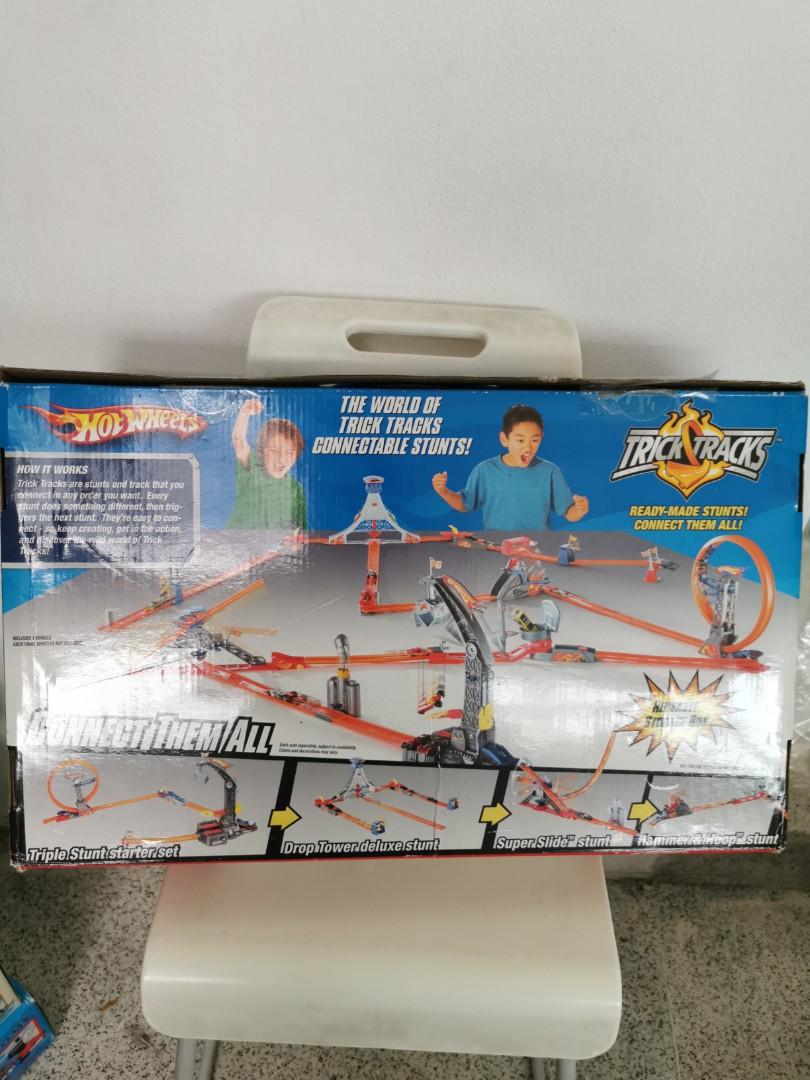 HOT WHEELS Trick Tracks Triple Stunt Starter Set, Hobbies & Toys, Toys ...