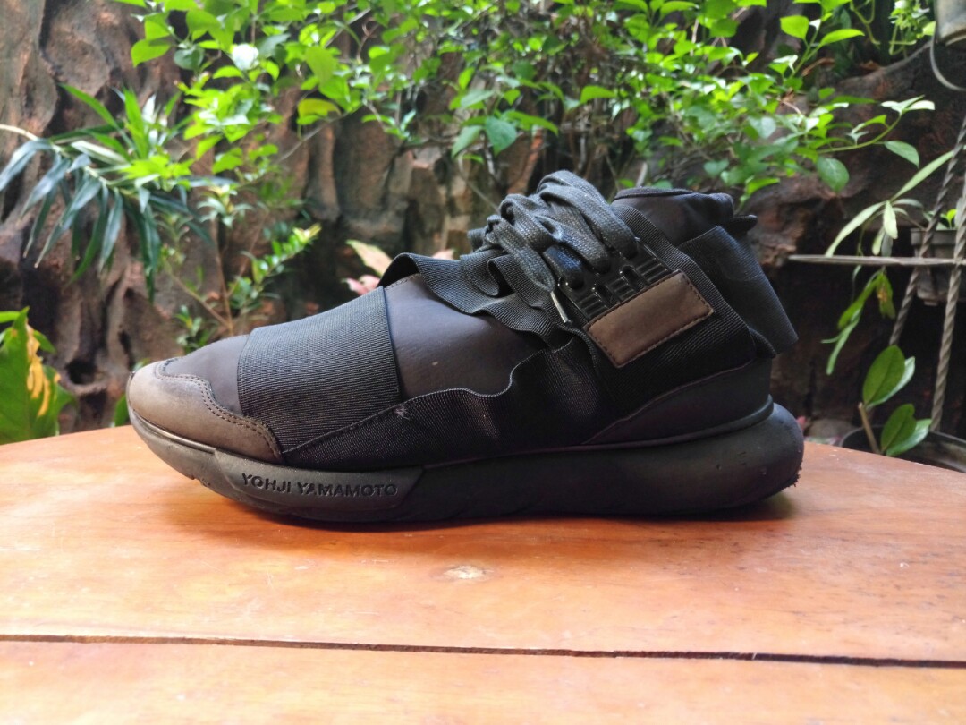 Adidas Y3 yohji yamamoto, Fesyen Pria, Sepatu , Sneakers di Carousell