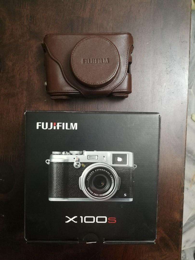 Fujifilm X100s mirrorless camera, Photography, Cameras on Carousell