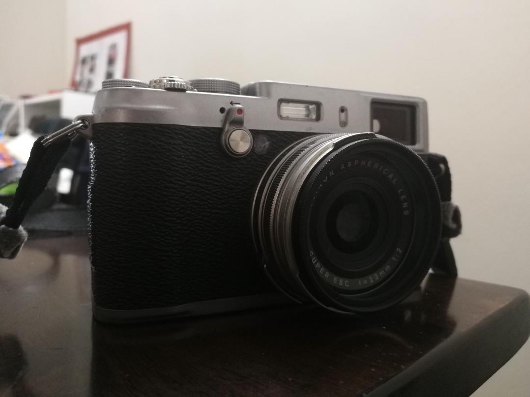Fujifilm X100s mirrorless camera, Photography, Cameras on Carousell