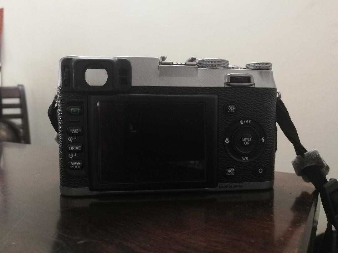 Fujifilm X100s mirrorless camera, Photography, Cameras on Carousell