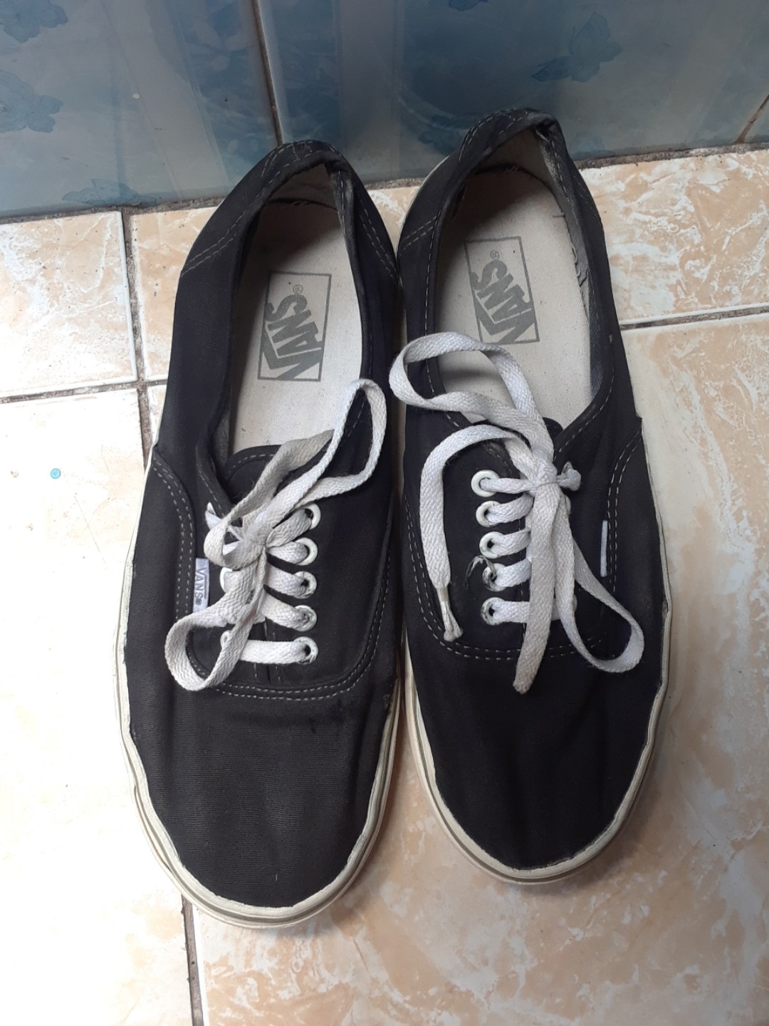 Vans Authentic BW (repaint), Fesyen Pria, Sepatu , Sneakers di Carousell