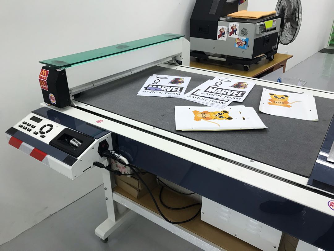 Flatbed sample cutting table, showroom unit, Everything Else on Carousell