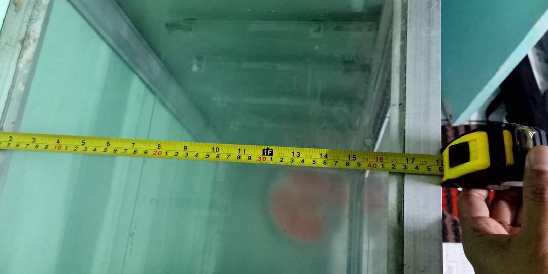 Glass shelf / Eskaparate, Furniture & Home Living, Furniture, Shelves ...