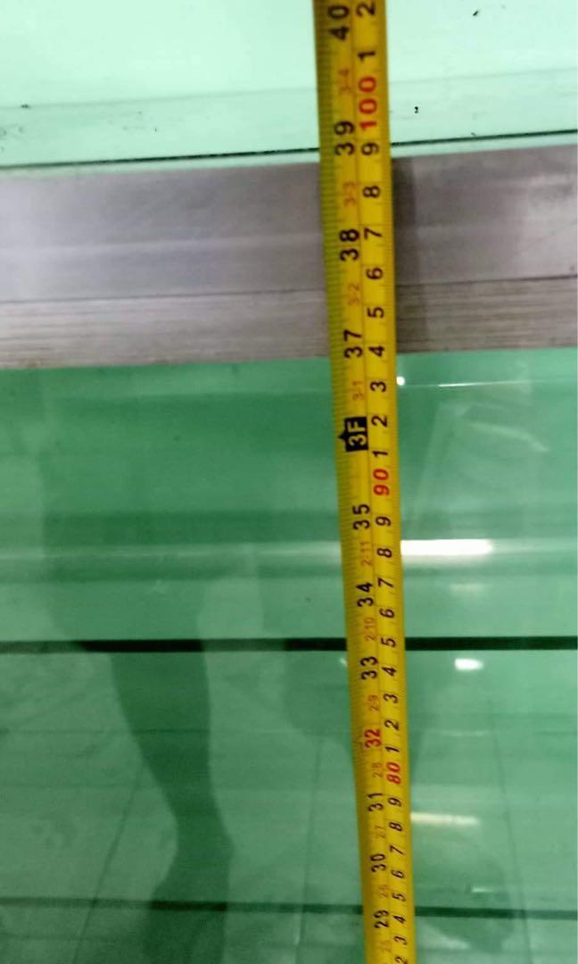 Glass shelf / Eskaparate, Furniture & Home Living, Furniture, Shelves ...