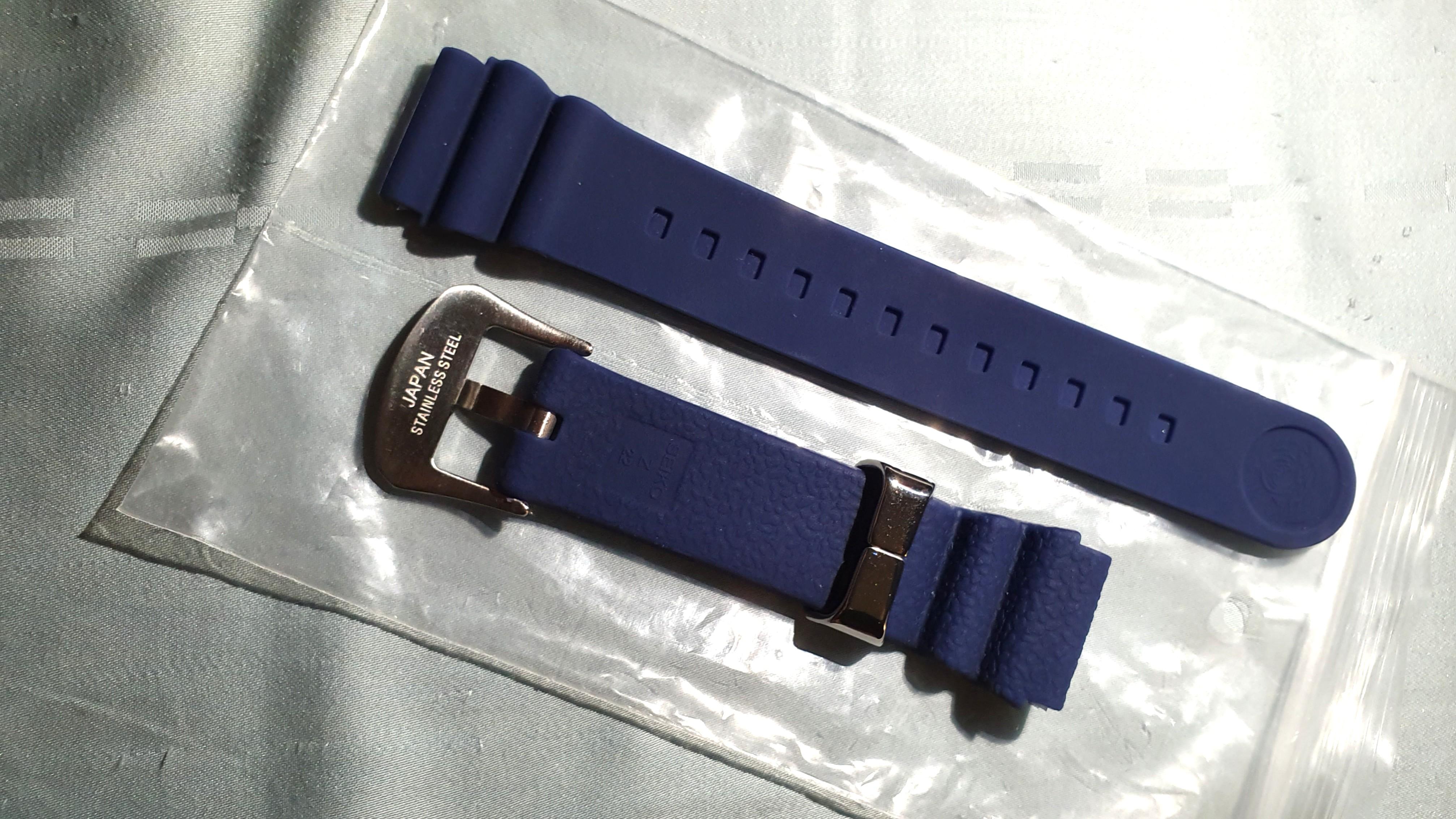 Seiko blue rubber strap 20mm and 22mm, Luxury, Watches on Carousell