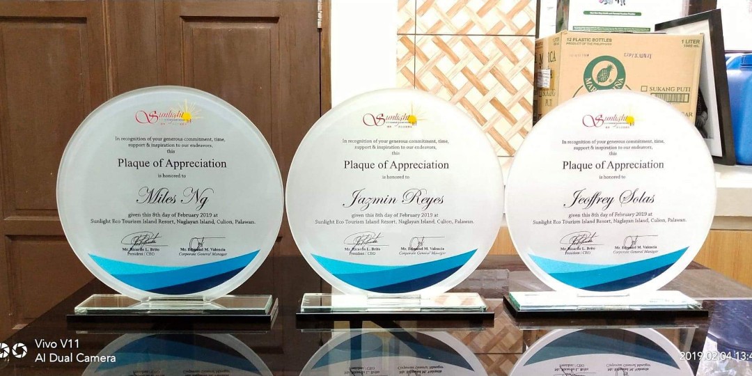 We do Rush Glass plaque Acrylic plaque Trophies, Hobbies & Toys ...