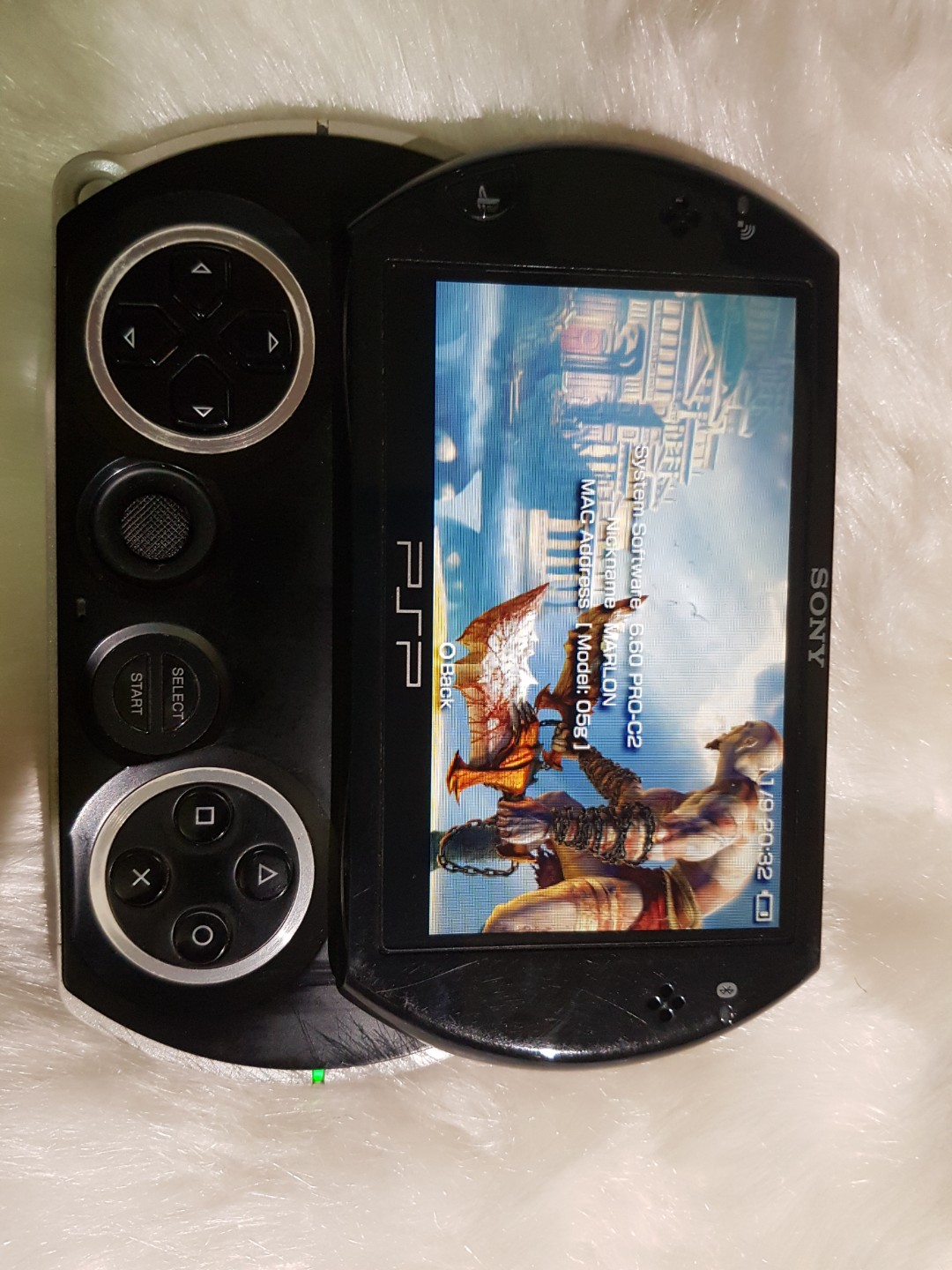 PSP Go Piano Black 16gb with 4gb Memory Stick., Video Gaming, Video ...