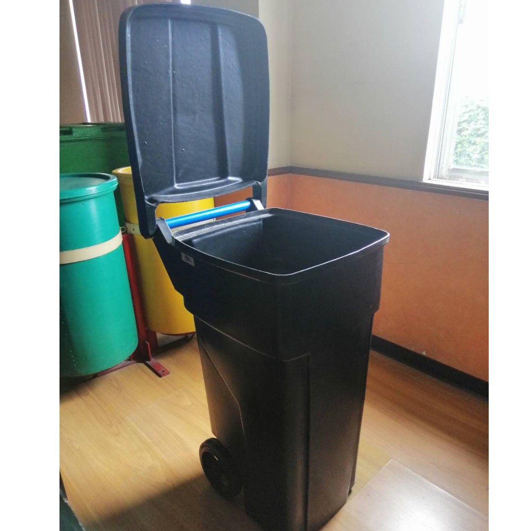 rolling bin trash bin, Furniture & Home Living, Gardening, Gardening ...