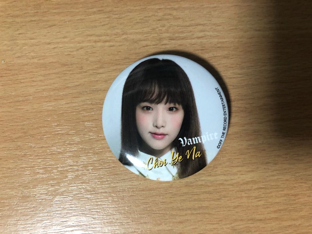 [WTS] IZ*ONE VAMPIRE HITOUCH YENA BADGE (izone, iz*one, kwon eunbi, miyawaki sakura, kang hyewon ...