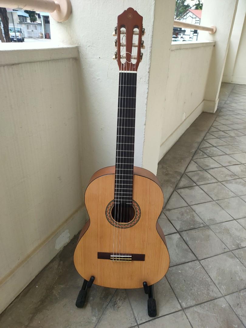 Yamaha classical guitar (model: C40M), Hobbies & Toys, Music & Media, Musical Instruments on ...