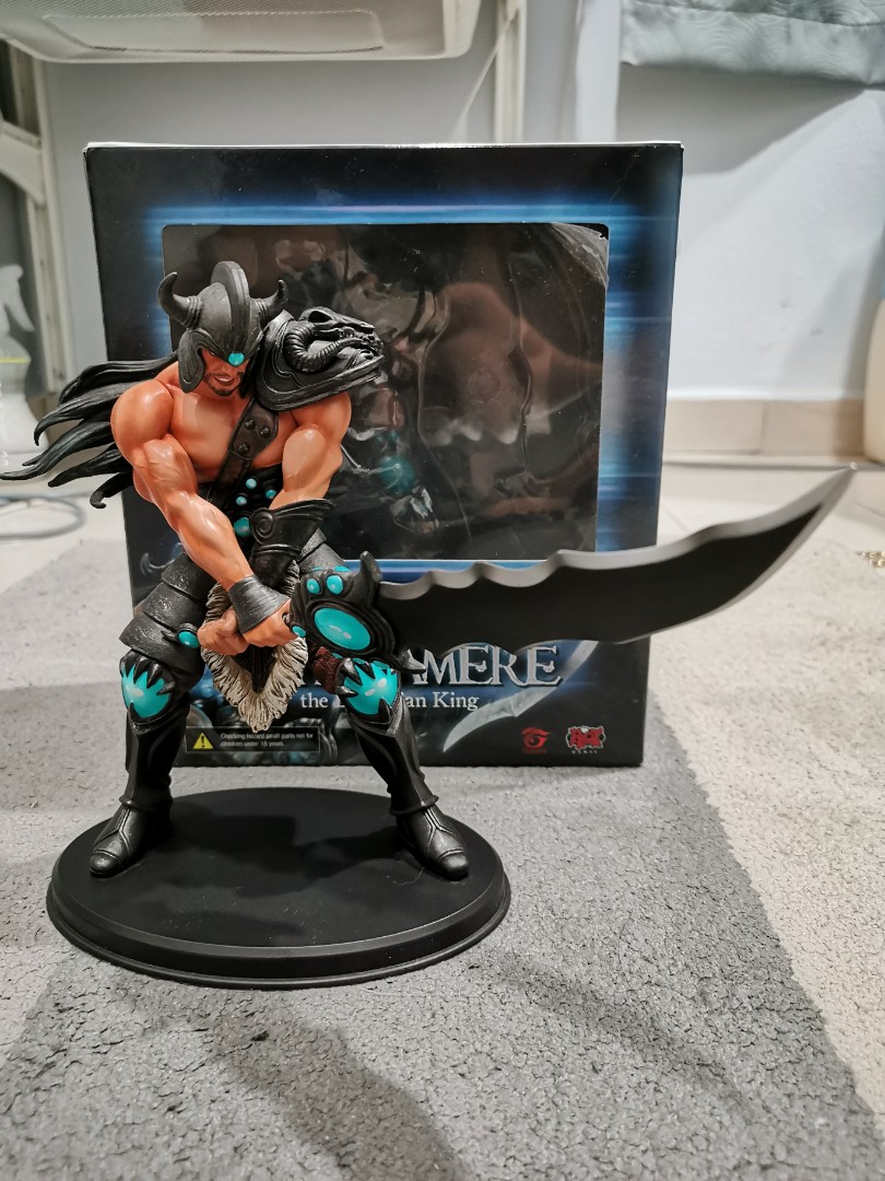 tryndamere statue