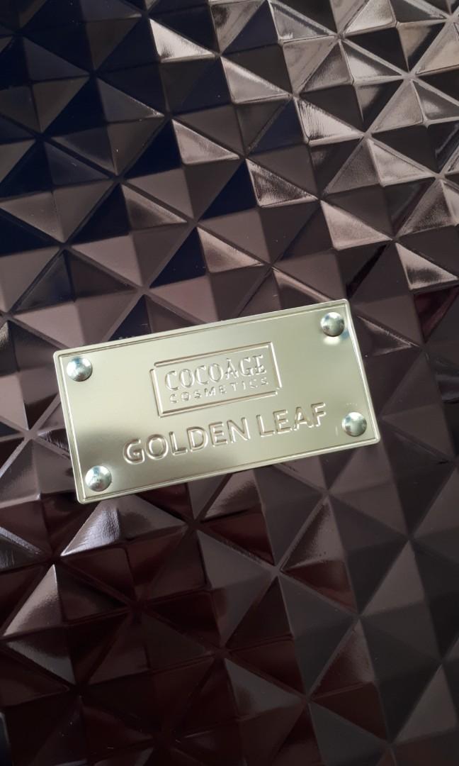 Lockable briefcase / cosmetics toolbox portable storage, Furniture ...