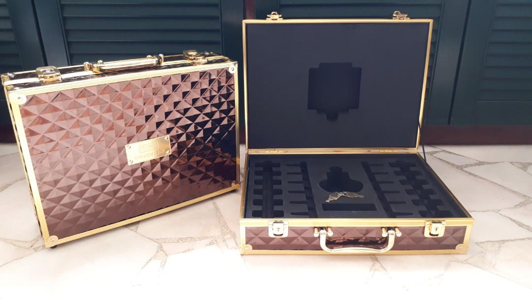 Lockable briefcase / cosmetics toolbox portable storage, Furniture ...