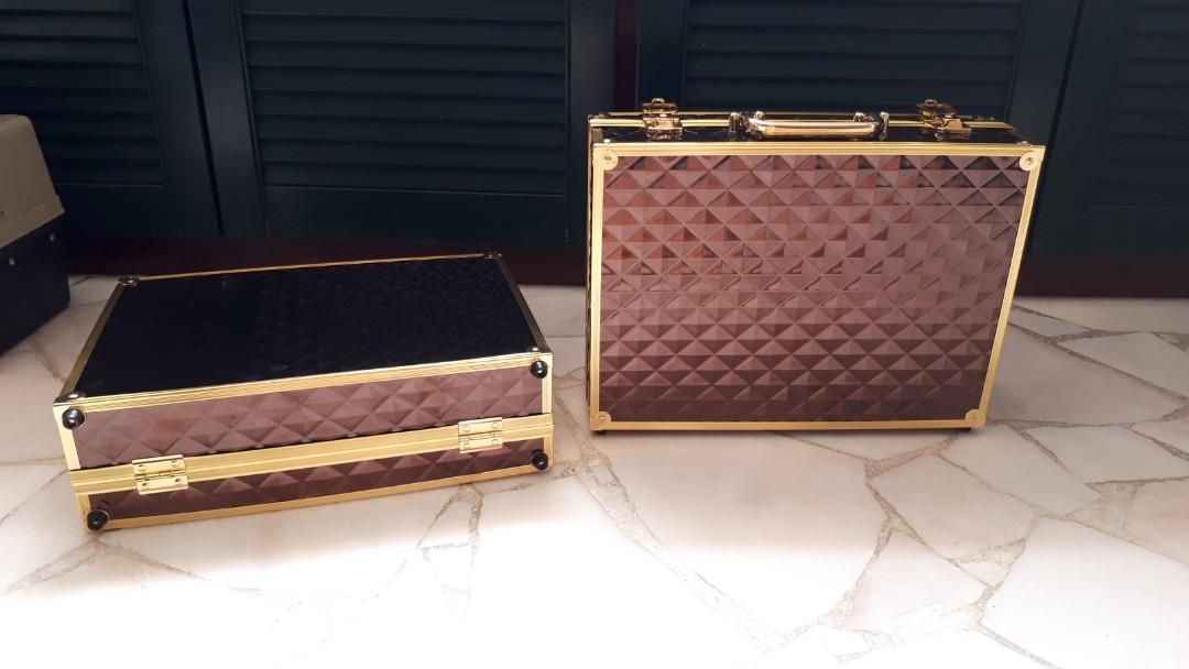 Lockable briefcase / cosmetics toolbox portable storage, Furniture ...