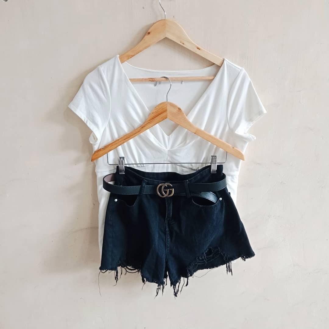 White basic v line top, Women's Fashion, Tops, Sleeveless on Carousell