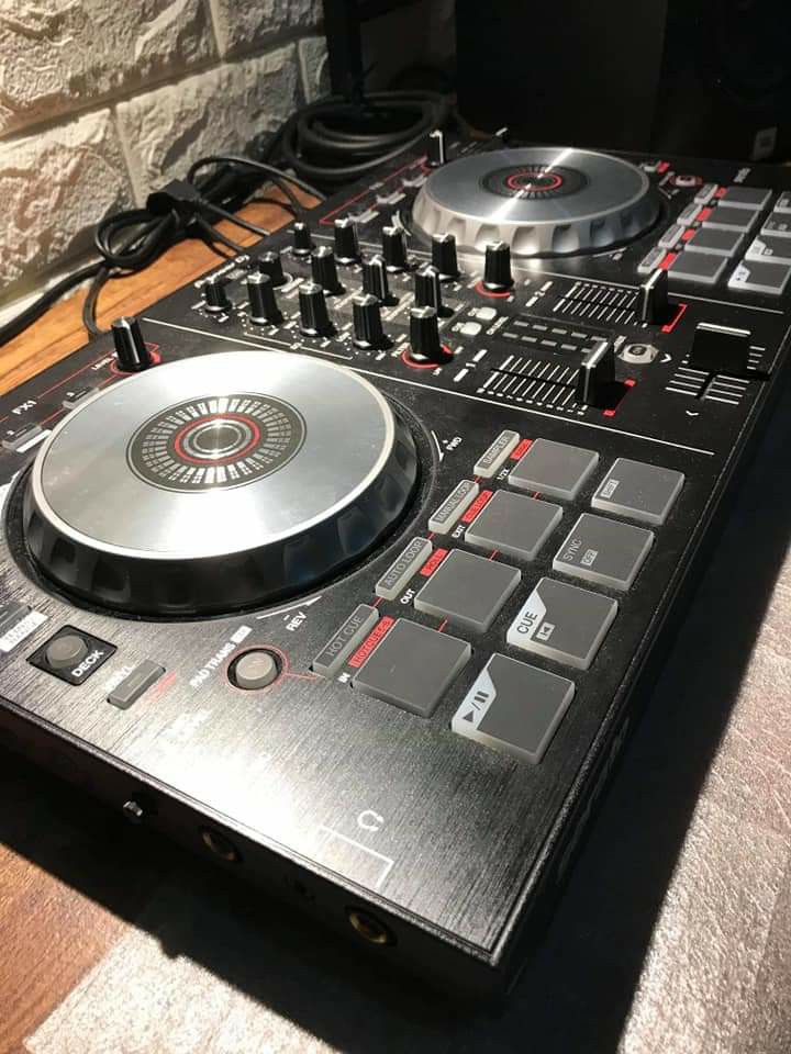The Pioneer DJ DDJ-SB2 is a super-compact, 2-channel 4-deck controller, Hobbies & Toys, Music ...