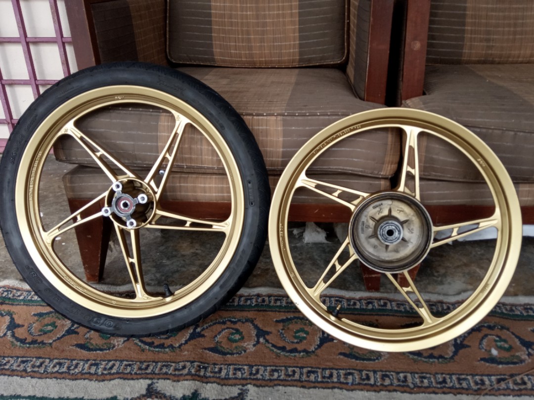 Yamaha Lc135 sport rim gold., Motorbikes on Carousell