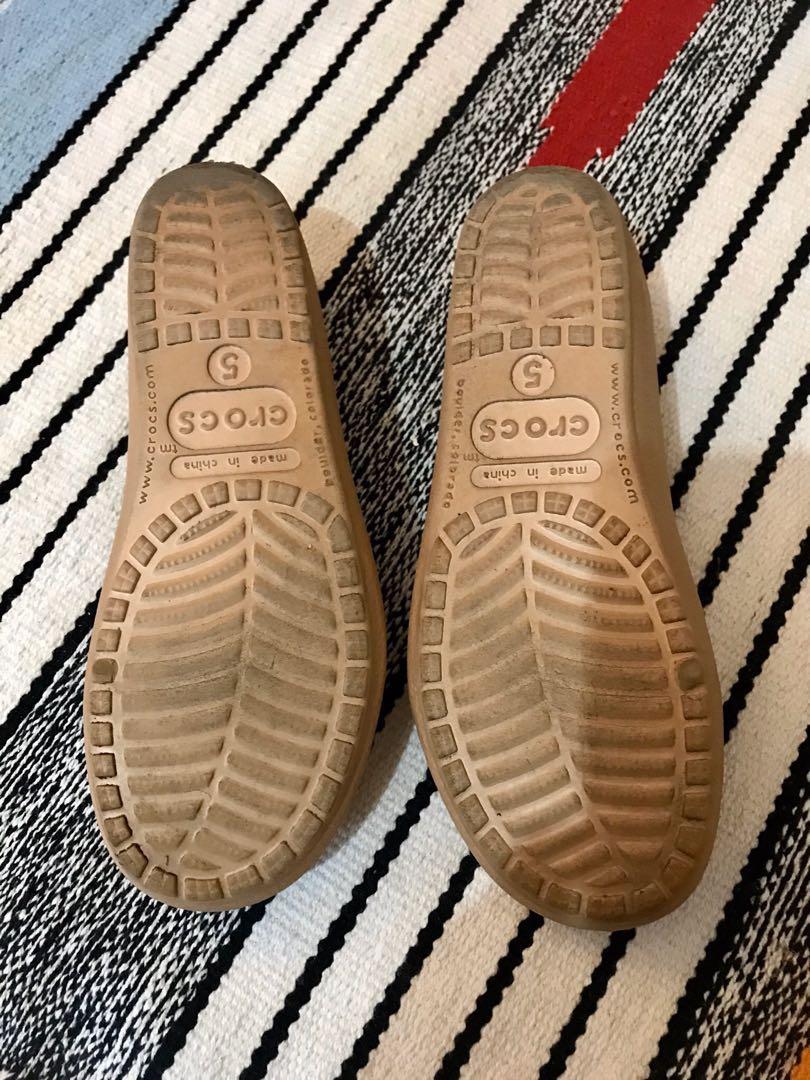 Crocs close shoes original, Women's Fashion, Footwear, Flats & Sandals ...