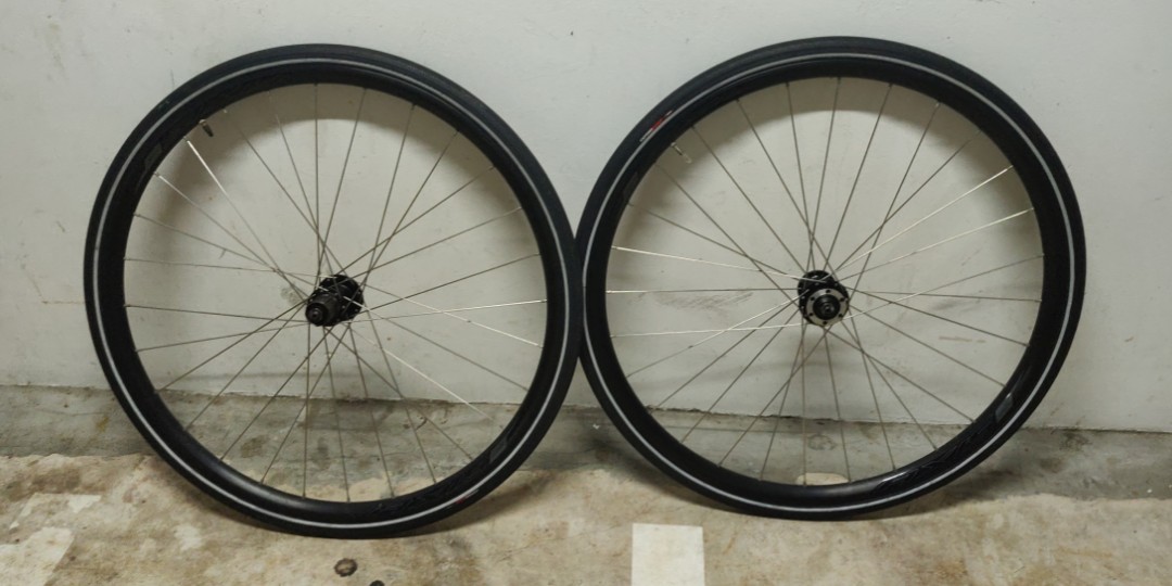 Pair of AXIS Classic Road A-Sym Disc Wheels 9spd, Sports Equipment ...