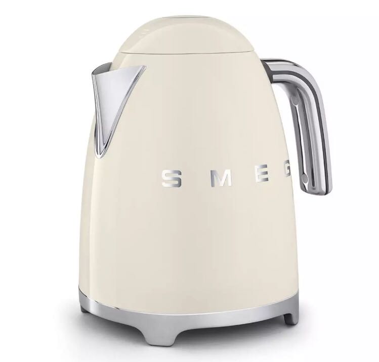 Smeg Retro Kettle - Cream, Home Appliances, Kitchenware on Carousell