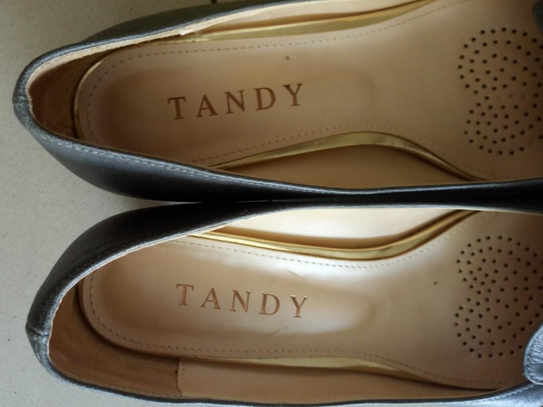 tandy close shoes, Women's Fashion, Footwear, Flats on Carousell
