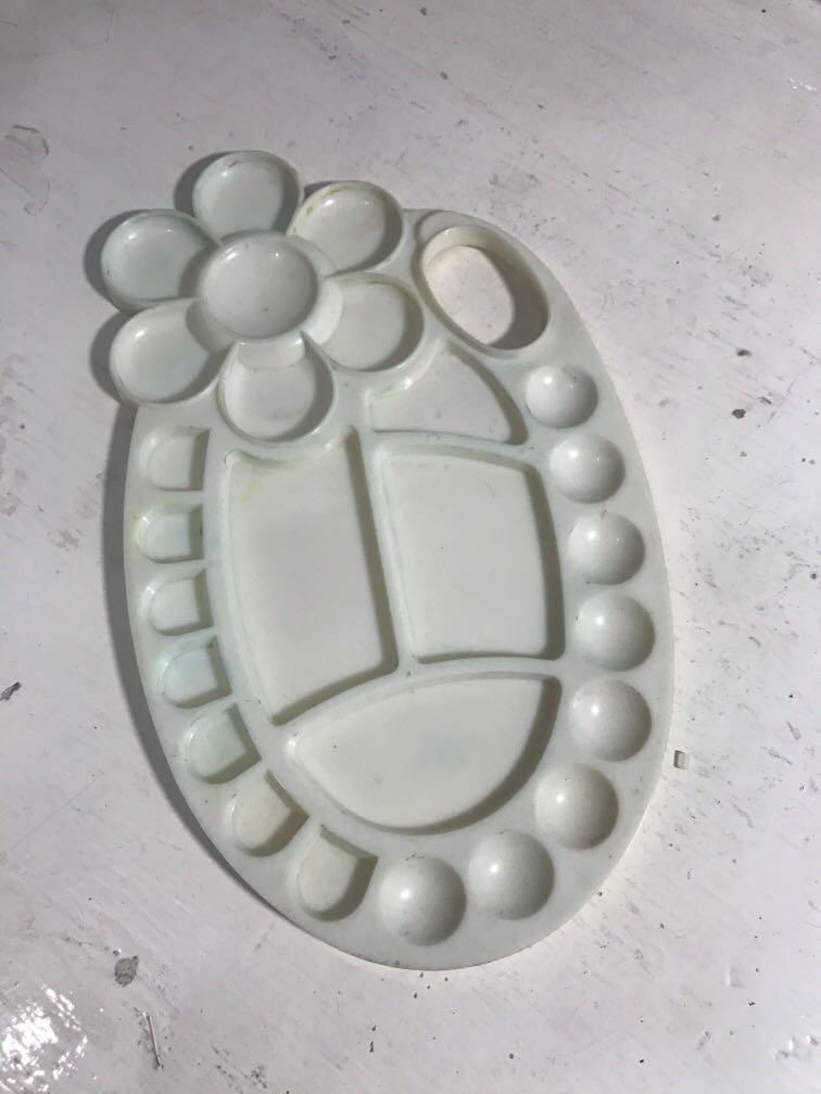 tempat cat air palet, Buku & Alat Tulis, Alat Tulis di Carousell