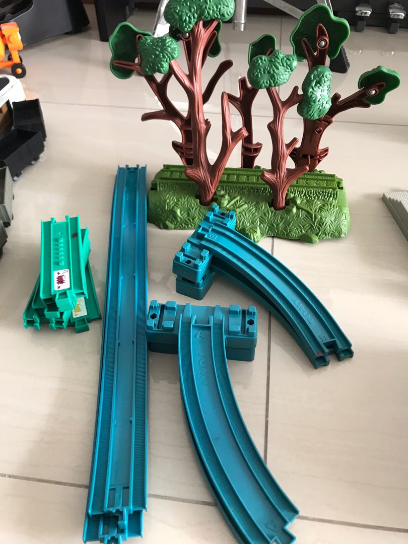 Thomas and friends green tracks, Hobbies & Toys, Toys & Games on Carousell