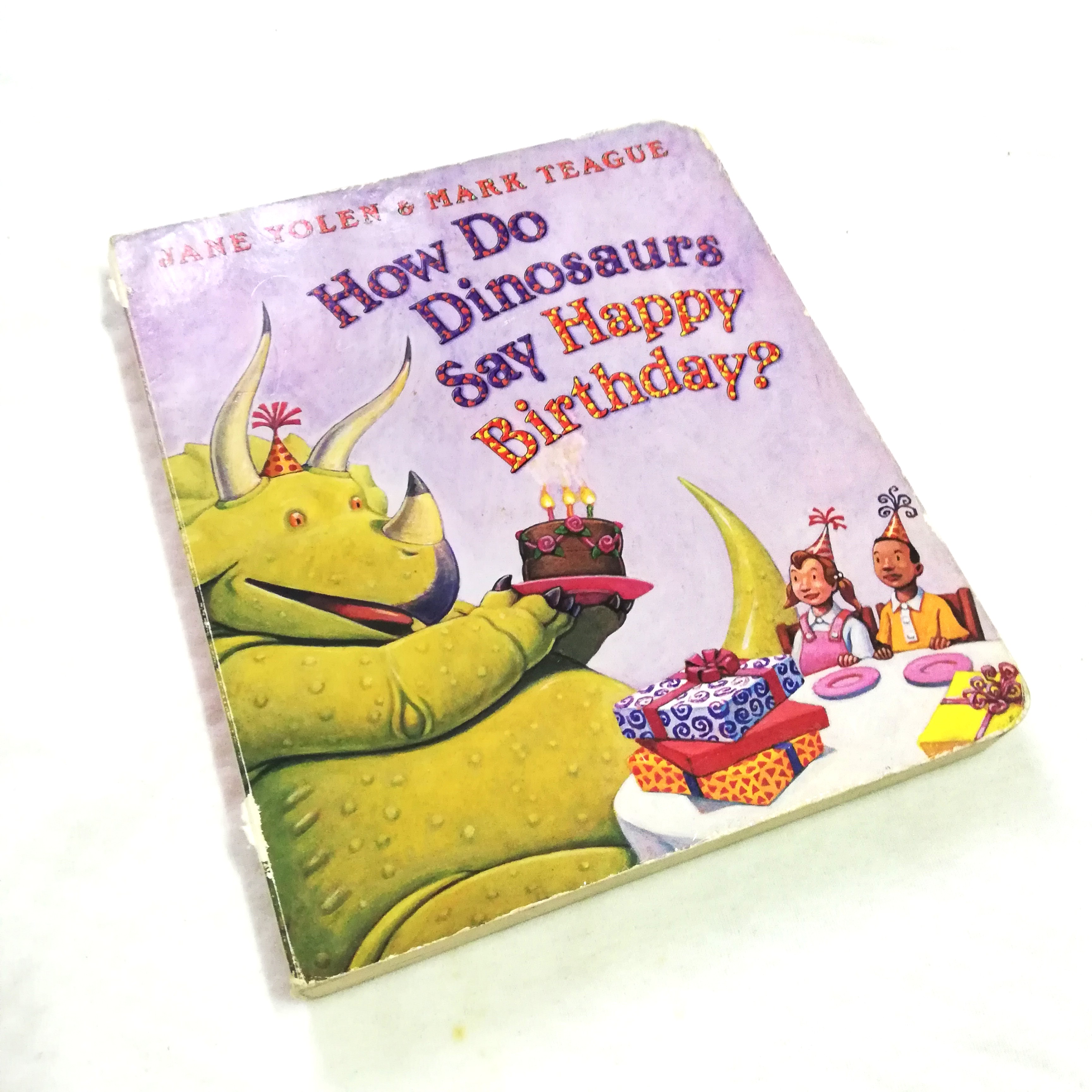 Childrens Book: How do Dinosaurs say Happy birthday, Hobbies & Toys ...