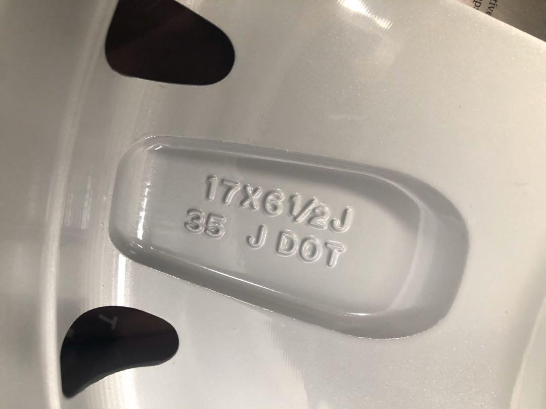 Toyota innova v 17s original mags, Car Parts & Accessories, Mags and ...