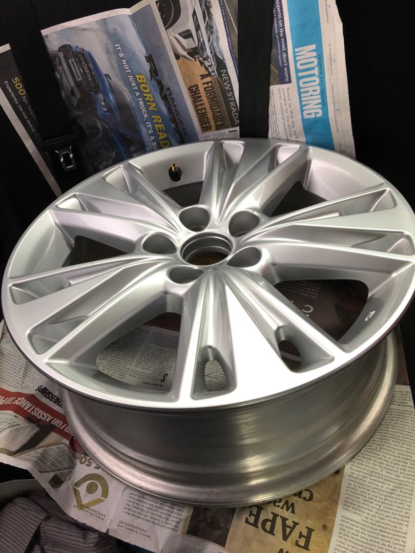 Toyota innova v 17s original mags, Car Parts & Accessories, Mags and ...