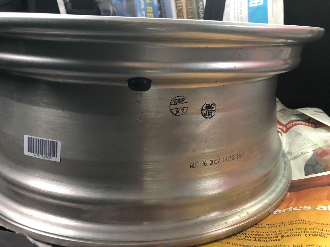 Toyota innova v 17s original mags, Car Parts & Accessories, Mags and ...