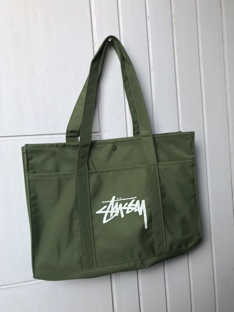 Totebag stussy, Fesyen Pria, Tas & Dompet , Lainnya di Carousell