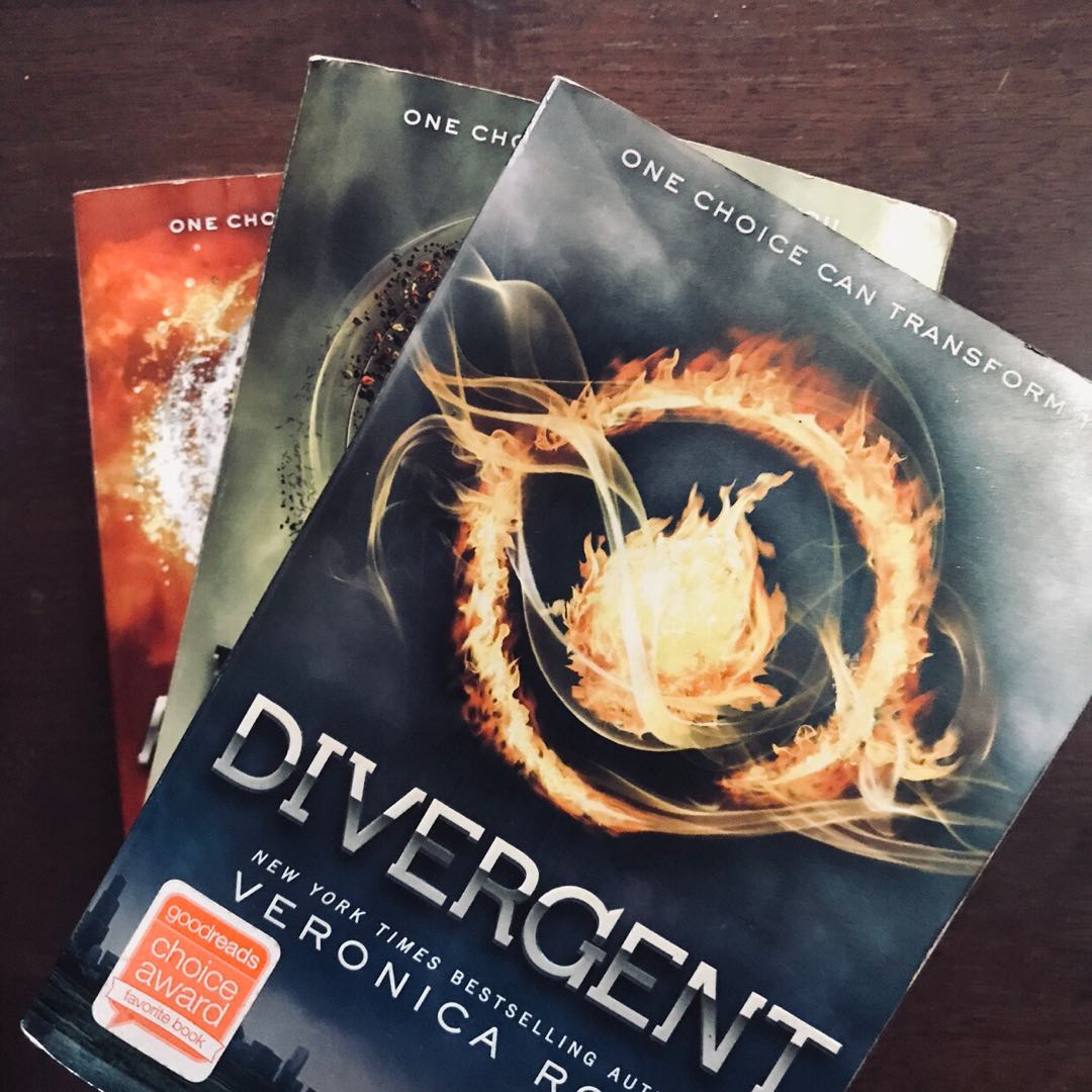 Divergent Series by Veronica Roth COMPLETE BOOK SET, Hobbies & Toys ...