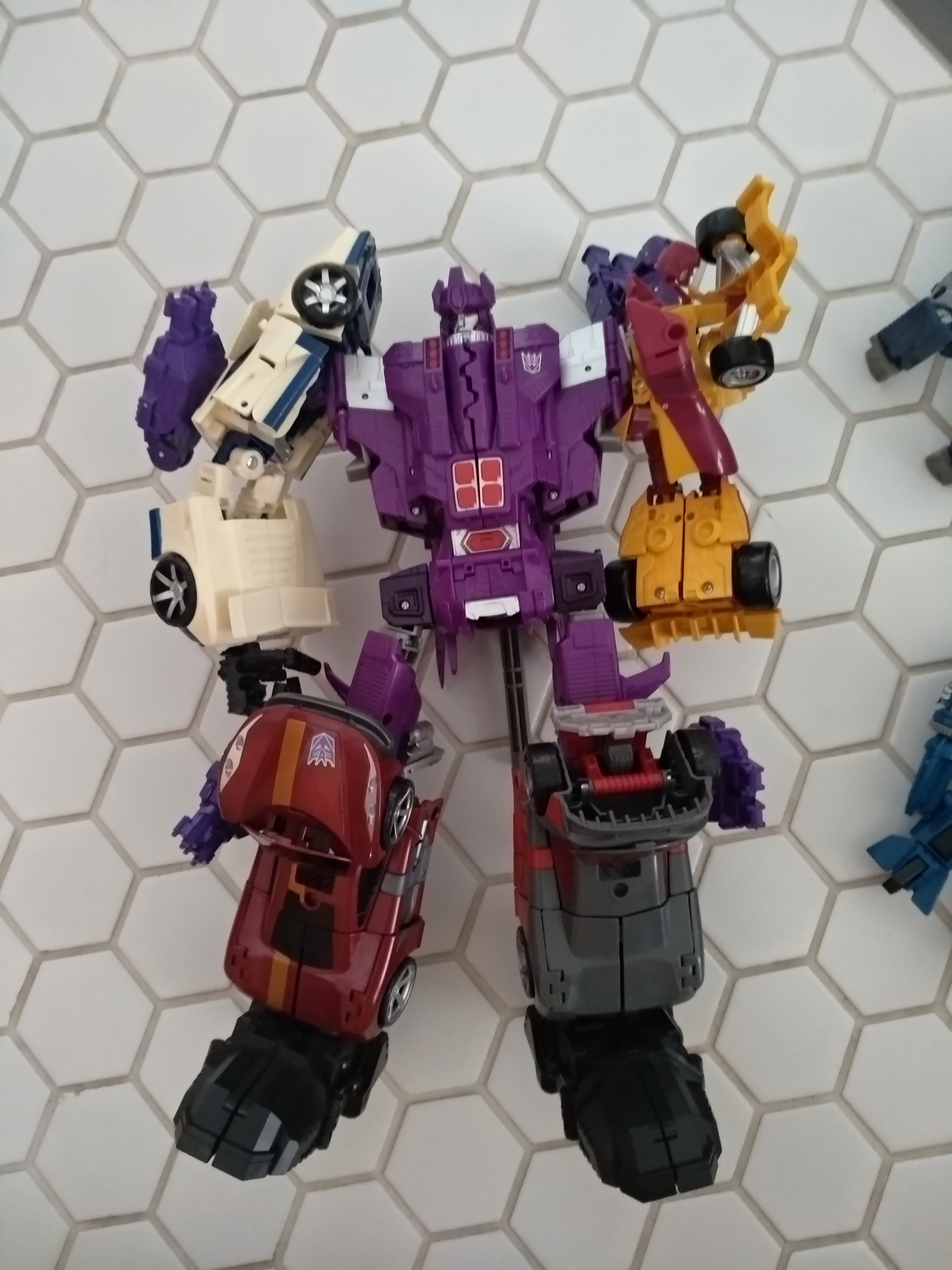 Transformers Combiner Wars Cyclonus with Menasor Limbs, Hobbies & Toys ...