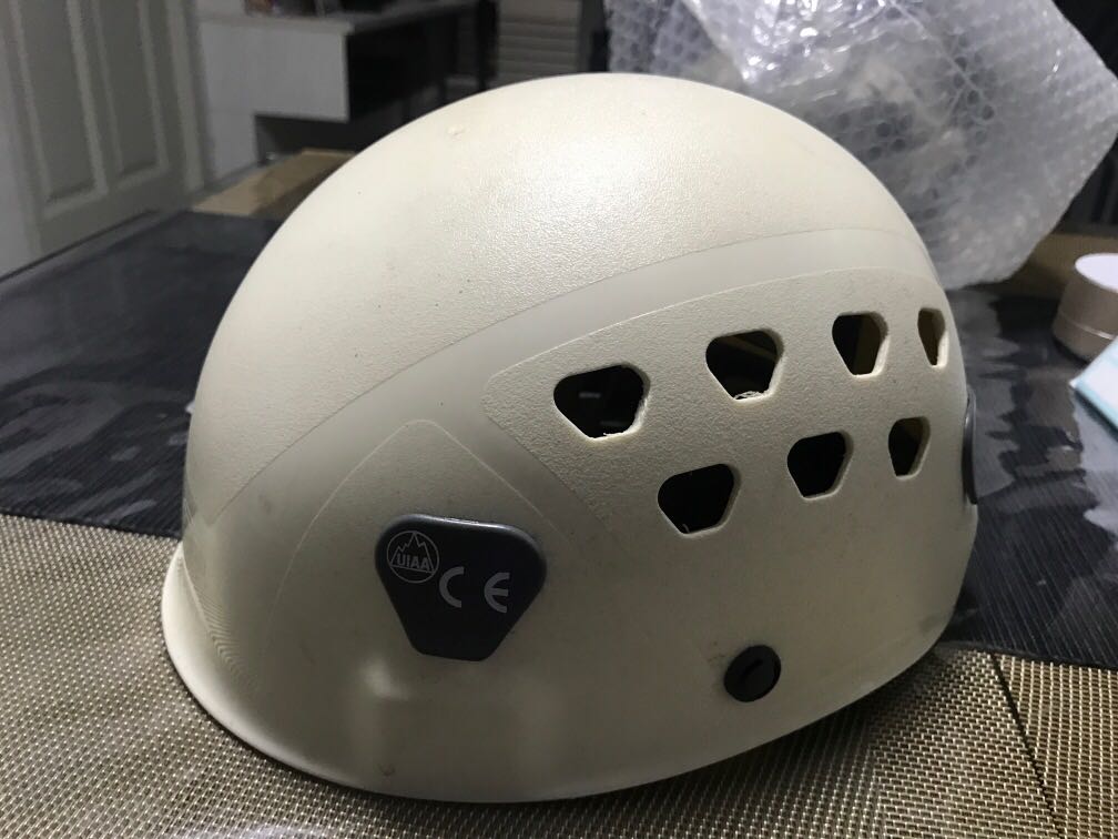 Petzl Ecrin Roc, Sports Equipment, Hiking & Camping on Carousell