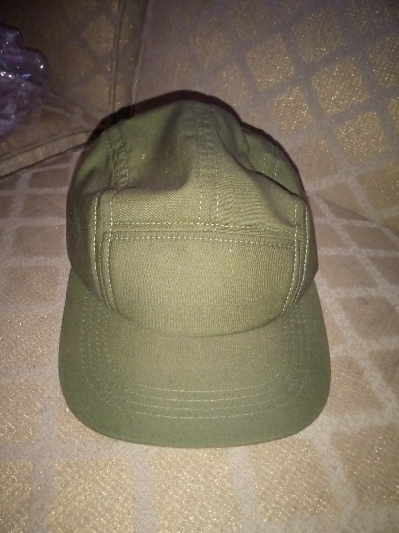 Topi Polos, Fesyen Pria, Aksesoris, Topi di Carousell