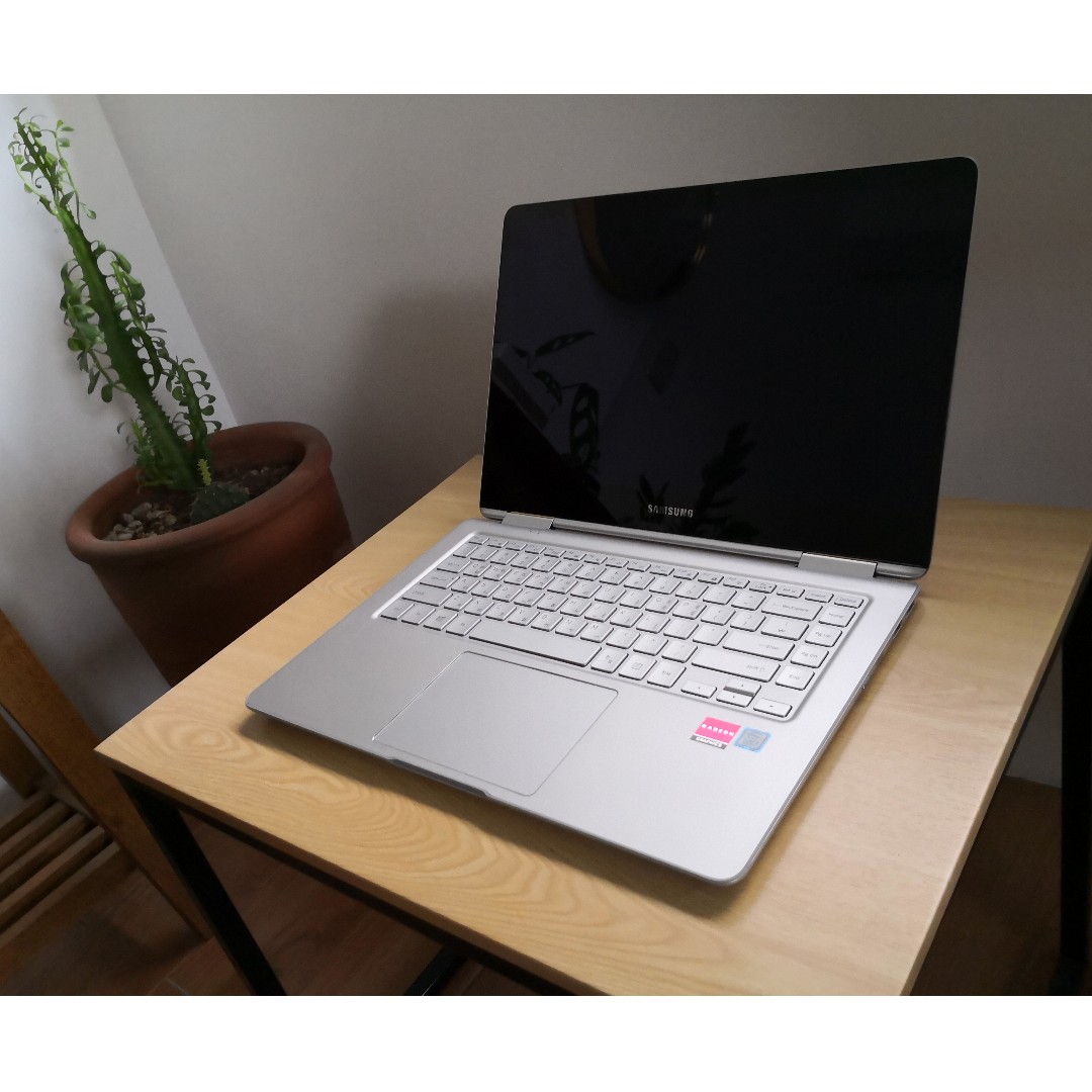 Samsung NT950QAA Convertible Core i5 8250u 8GB 256SSD Radeon 540 ...