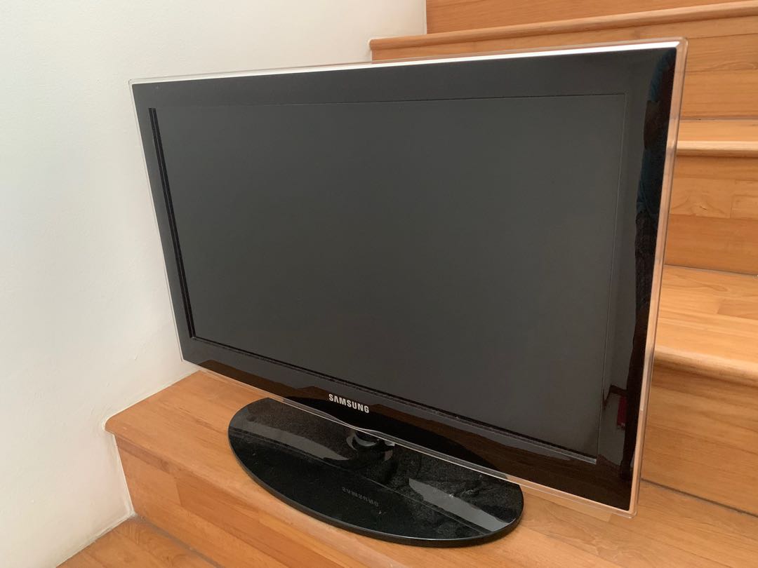 Samsung TV 26-in, TV & Home Appliances, TV & Entertainment, TV on Carousell