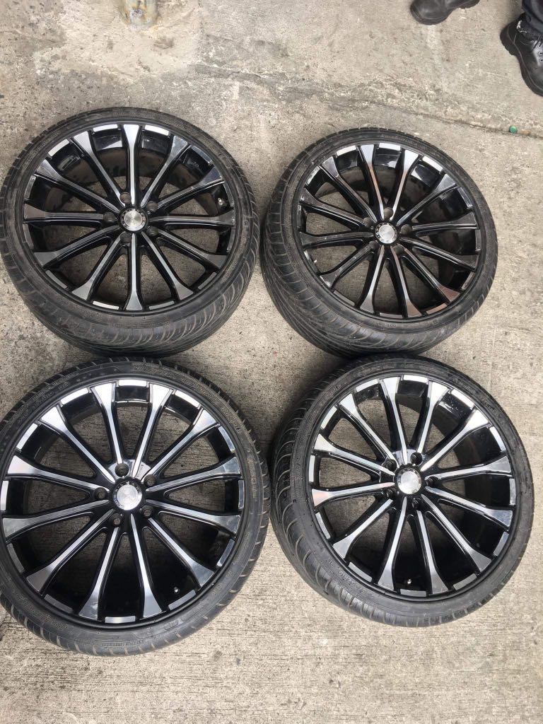19" Veloce Mags used 5Holes pcd 114 with 235-35-19 Nankang used tires ...