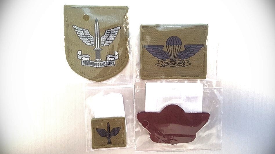 Commando Badges; red backing no stock, Hobbies & Toys, Stationery ...