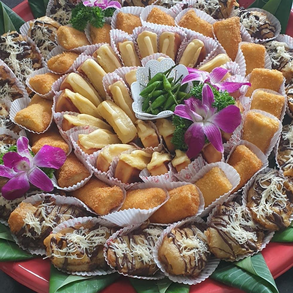 Snack nampan ( jajan pasar), Food & Drinks, Packaged & Instant Food on ...