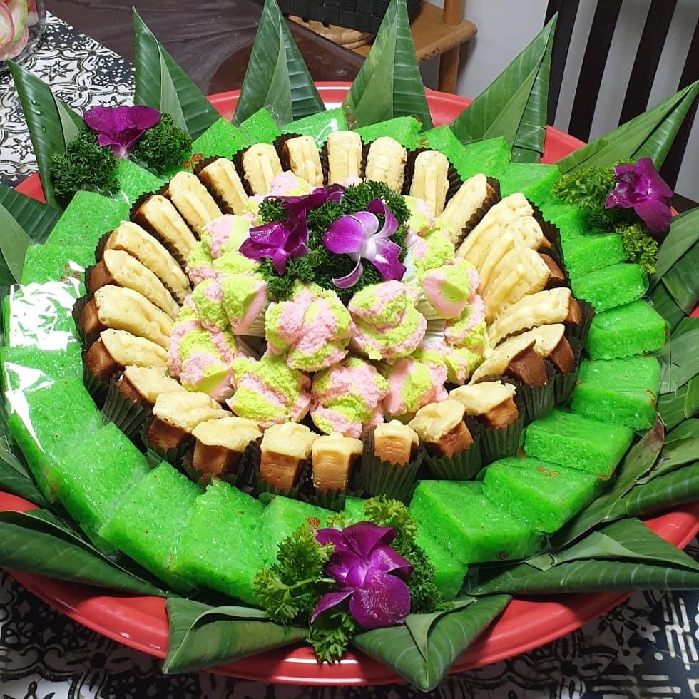 Snack nampan ( jajan pasar), Food & Drinks, Packaged & Instant Food on ...