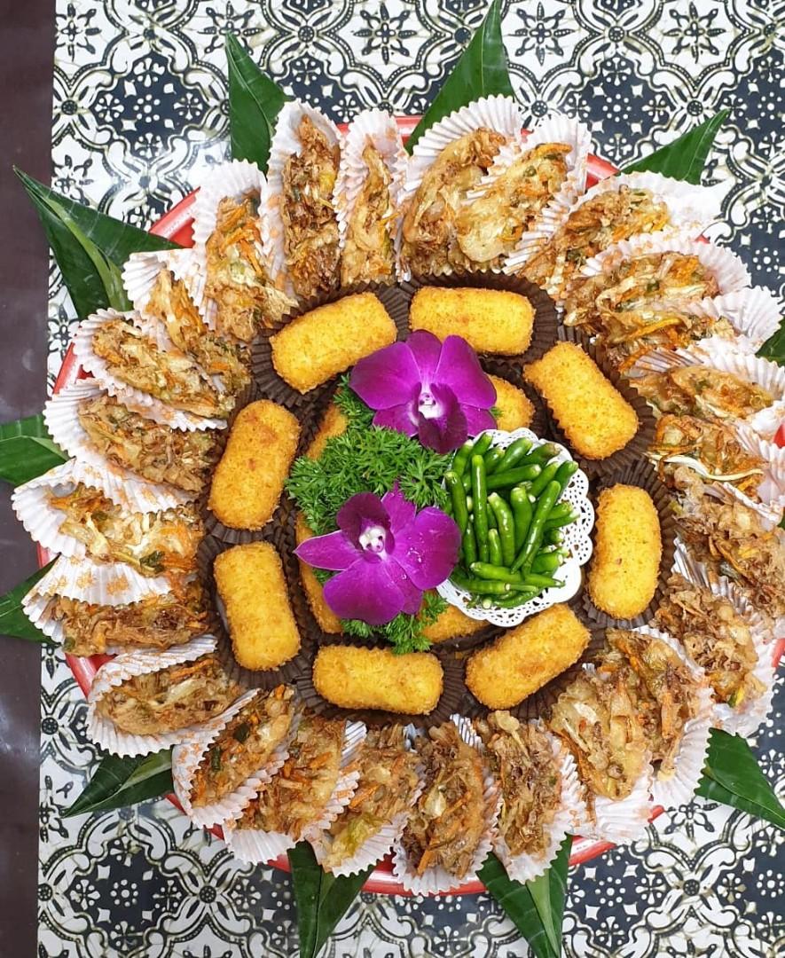 Snack nampan ( jajan pasar), Food & Drinks, Packaged & Instant Food on ...