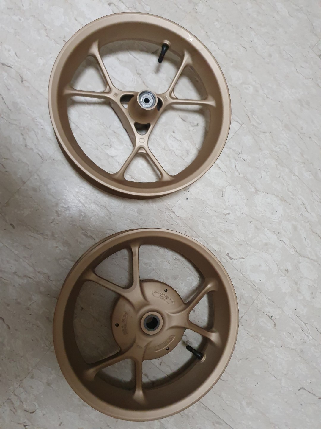 Aerox stock rim gold, Motorcycles, Motorcycle Accessories on Carousell
