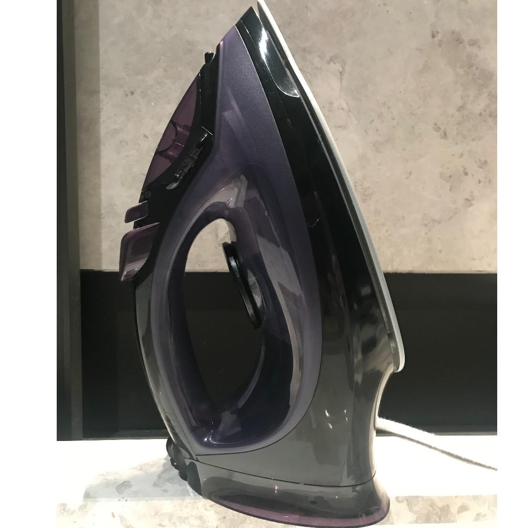 Philips GC2048 EasySpeed Steam Iron, TV & Home Appliances, Irons ...