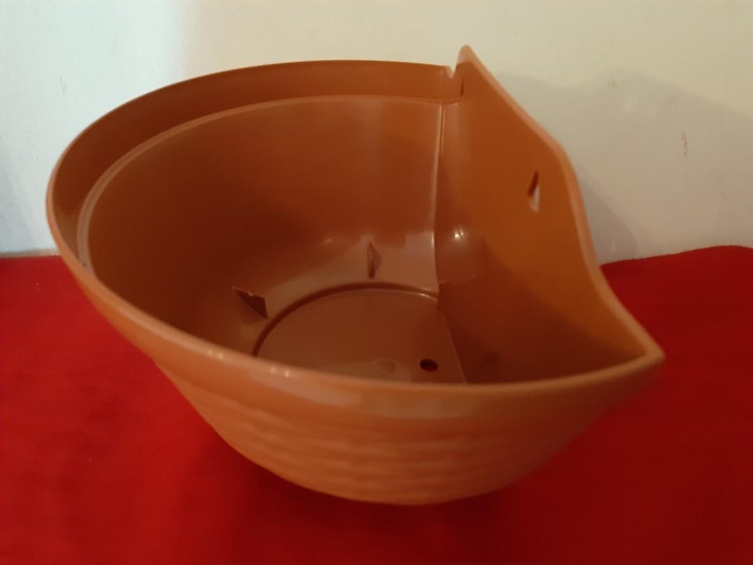 Lightweight semi-circle plant pot save space by hooking on window grill ...