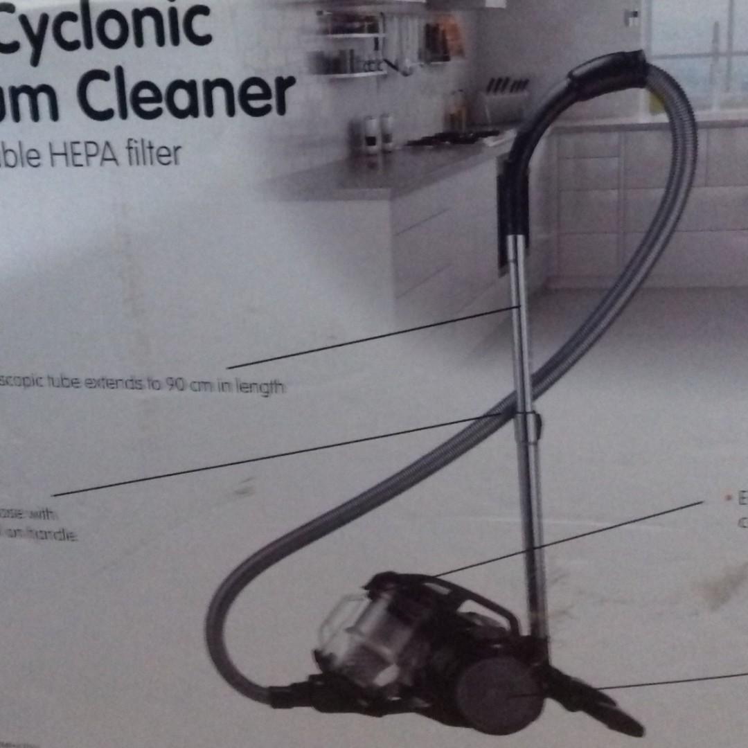 Vacuum cleaner, Furniture & Home Living, Cleaning & Homecare Supplies ...