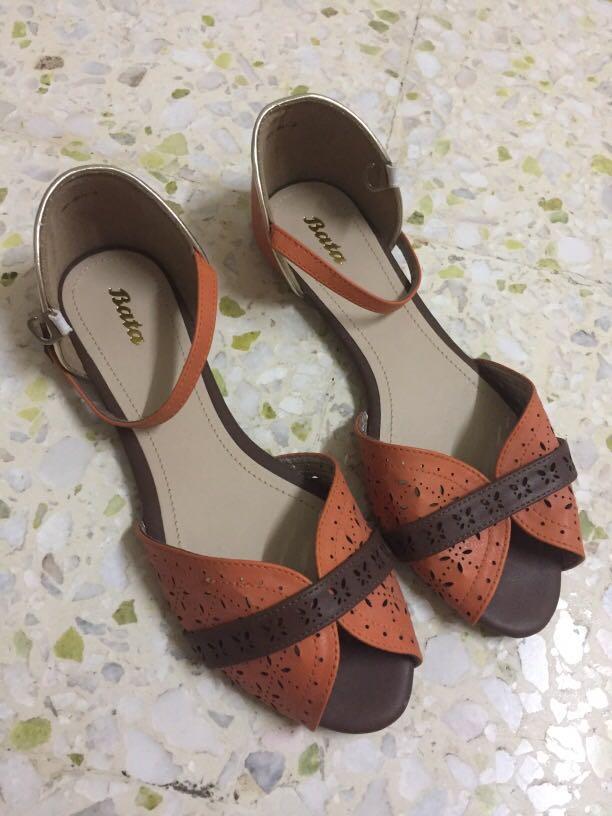 Bata Shoes, Women's Fashion, Footwear, Sneakers on Carousell